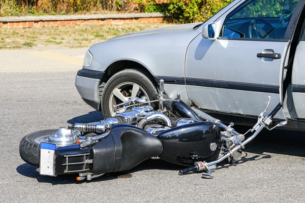 Who’s Liable in a Left-Turn Motorcycle Collision? | Lawter & Associates ...